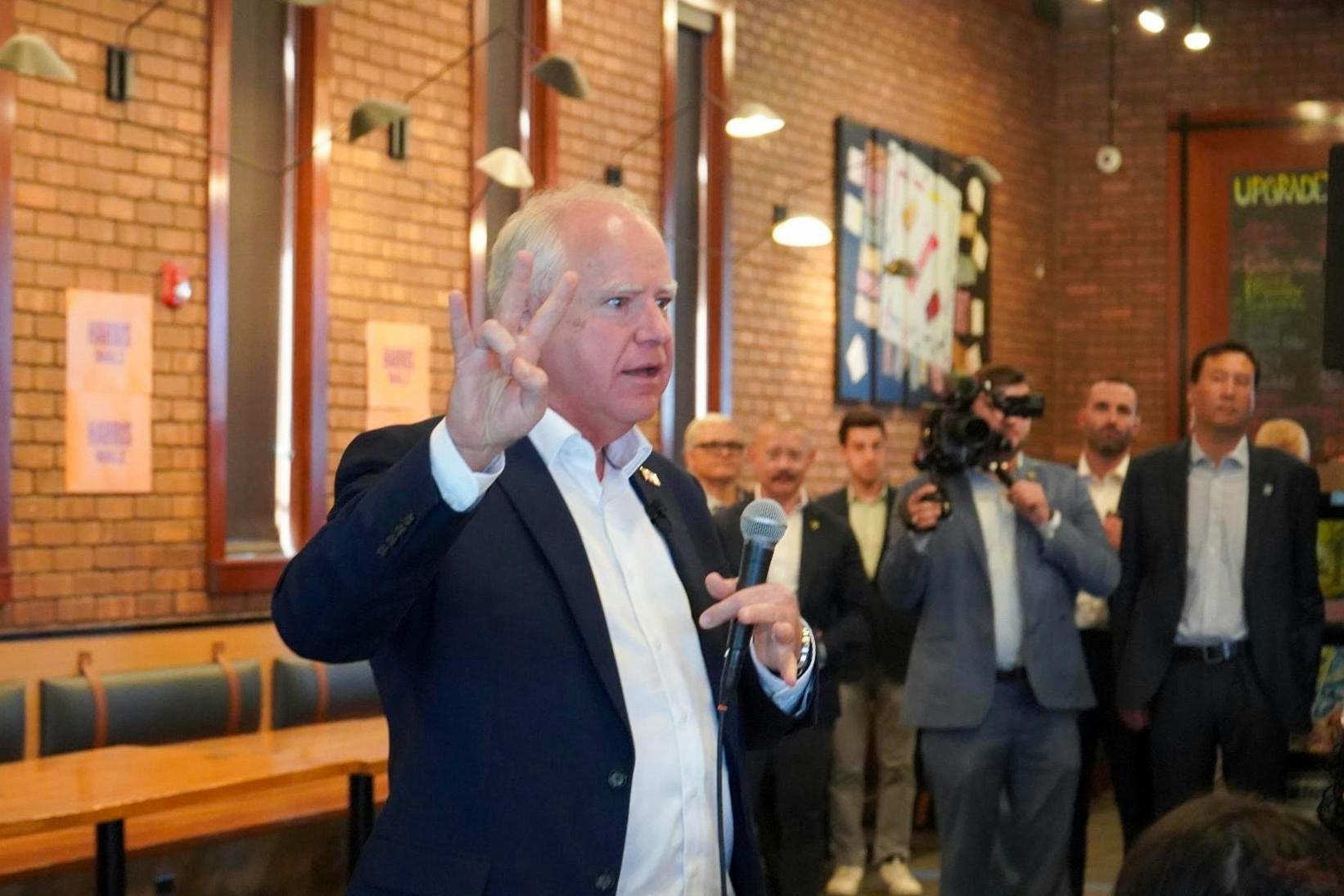 Gov. Tim Walz gives a 'Forks Up' during surprise appearance at Snakes ...