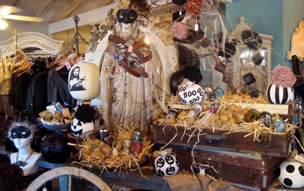 The Treasures of Melrose - The Arizona State Press