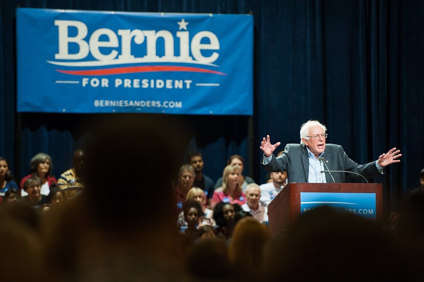 The slideshow pics for Repub debate. - The Arizona State Press