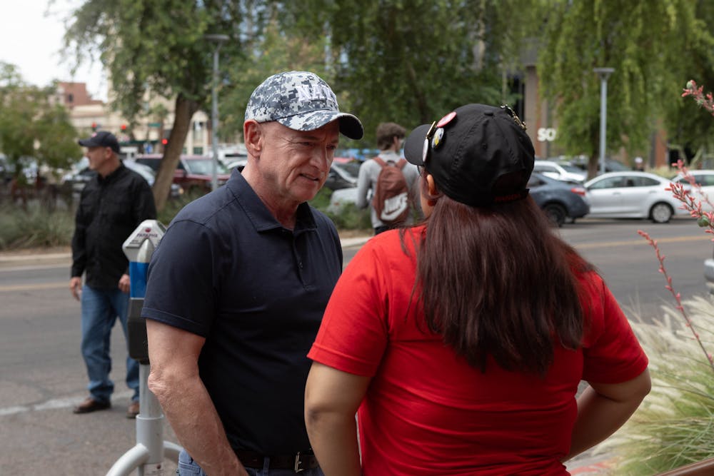 Sen. Mark Kelly joins Aramark workers in picket line - The Arizona ...