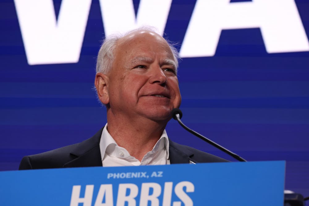 'Coach Walz' returns to Phoenix for an early voting event at local high ...