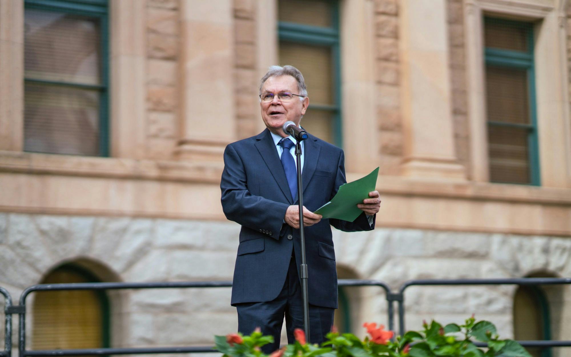 ASU professor hopes to be mirror of pride for Arizonans as poet ...