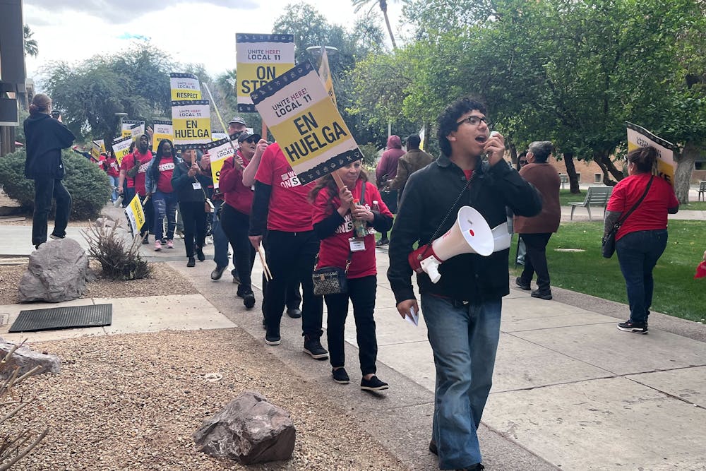 ASU dining hall workers strike in Tempe, Phoenix amid Aramark contract ...