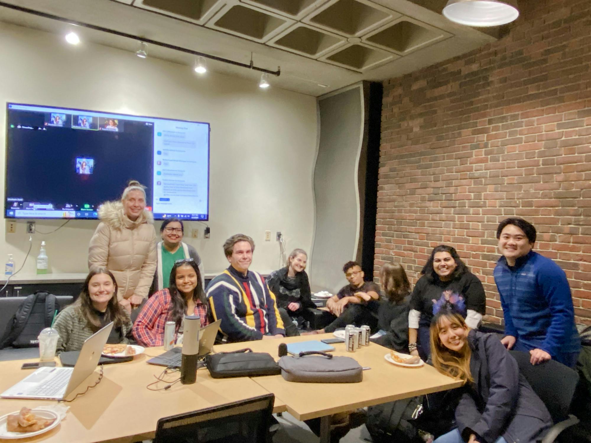 Unidentified individual breaks U. Hall window, no injuries reported ...