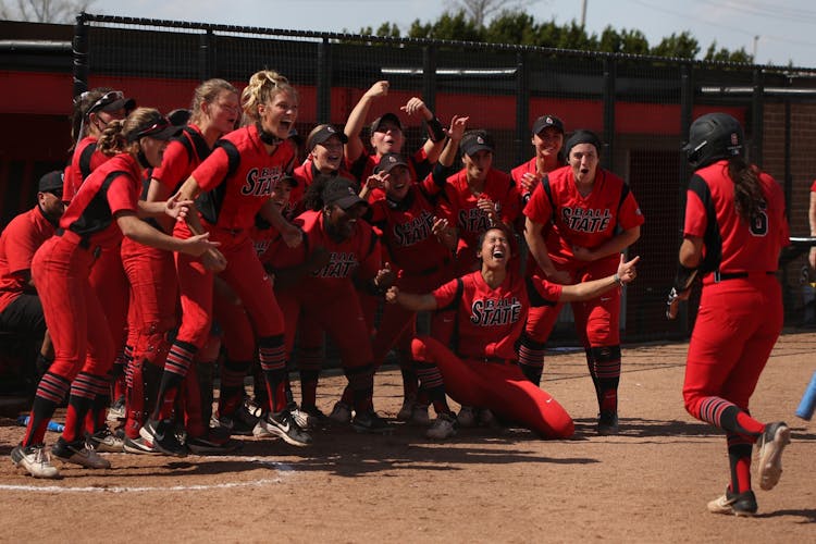 Softball remains undefeated in MAC play after Friday double header win ...