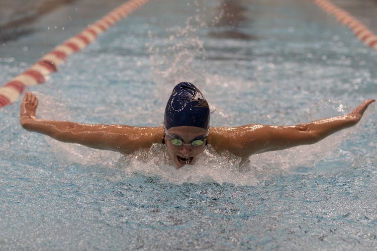 Ball State Woman's Swimming and Diving team faced Akron this weekend ...