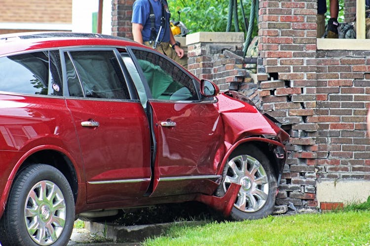 Multi-car collision causes one to collide with home - Ball State Daily