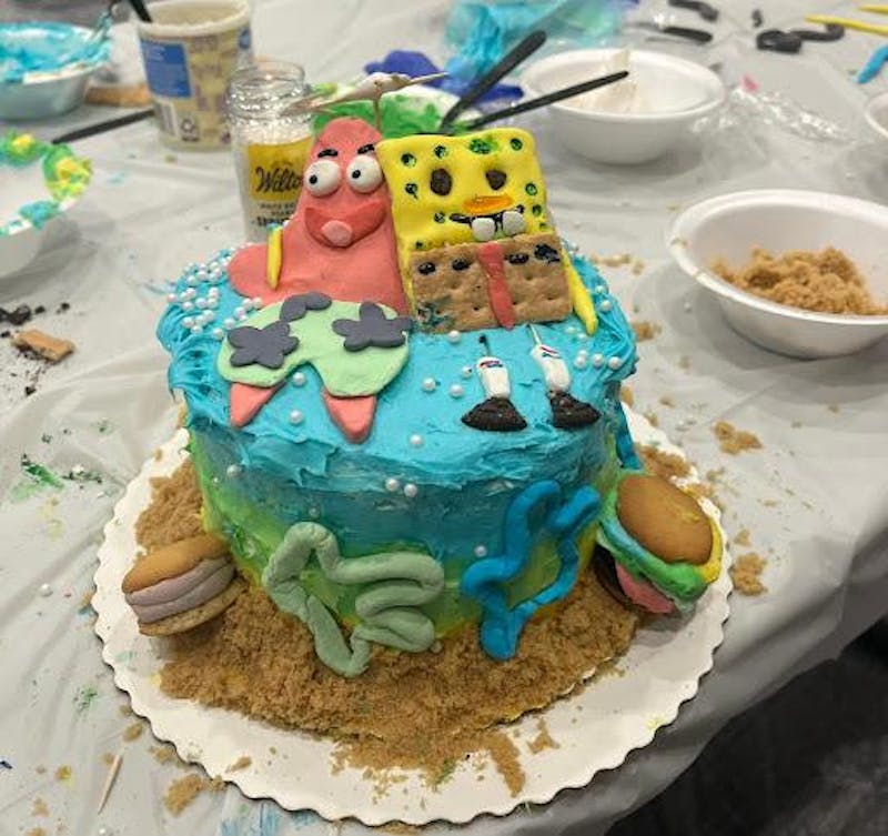 The Residence Hall Association fosters community in a cake decorating ...