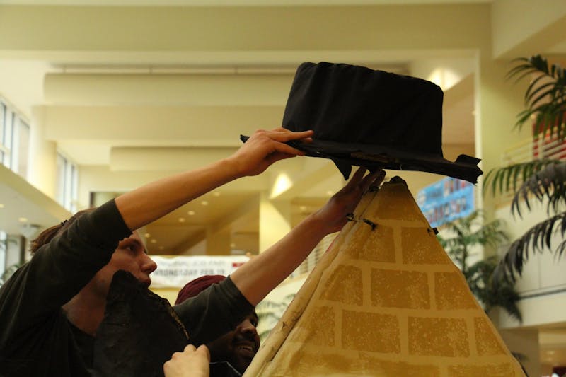 Art students set up statue in the Atrium - Ball State Daily