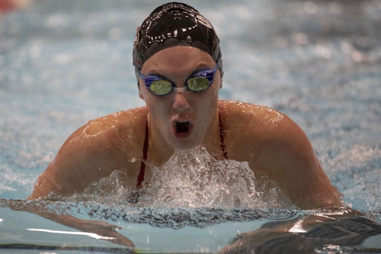Ball State Woman's Swimming and Diving team faced Akron this weekend ...