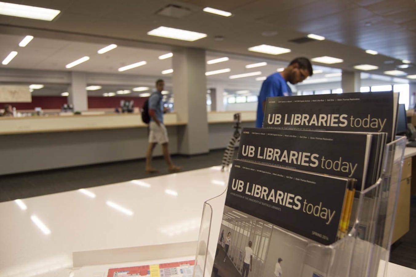Students explore renovated Capen library - The Spectrum