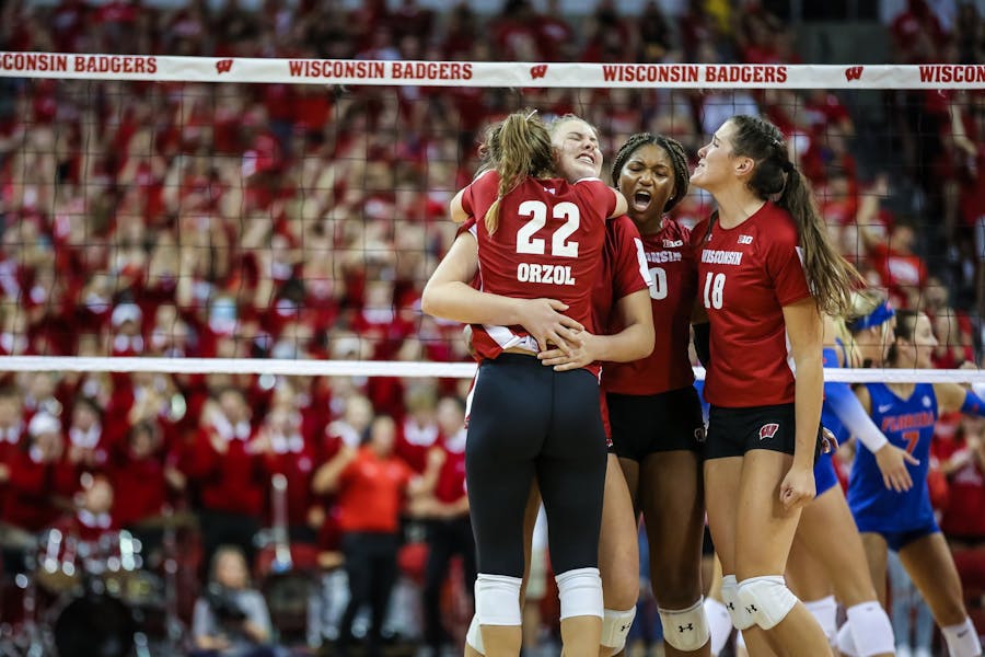 PHOTOS: Wisconsin volleyball sets NCAA regular season attendance record ...