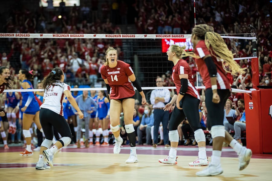 PHOTOS: Wisconsin volleyball sets NCAA regular season attendance record ...