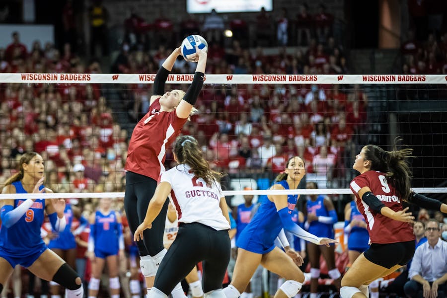 PHOTOS: Wisconsin volleyball sets NCAA regular season attendance record ...