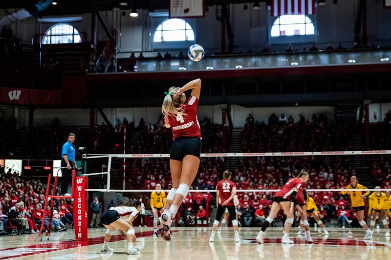 PHOTOS: Wisconsin Volleyball defeats Michigan 3-1 - The Daily Cardinal