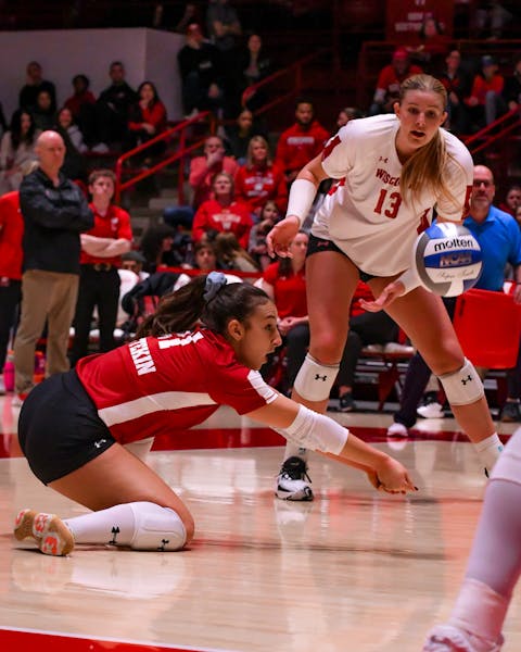 PHOTOS: Wisconsin Volleyball starts spring cleaning after 3-0 clean ...