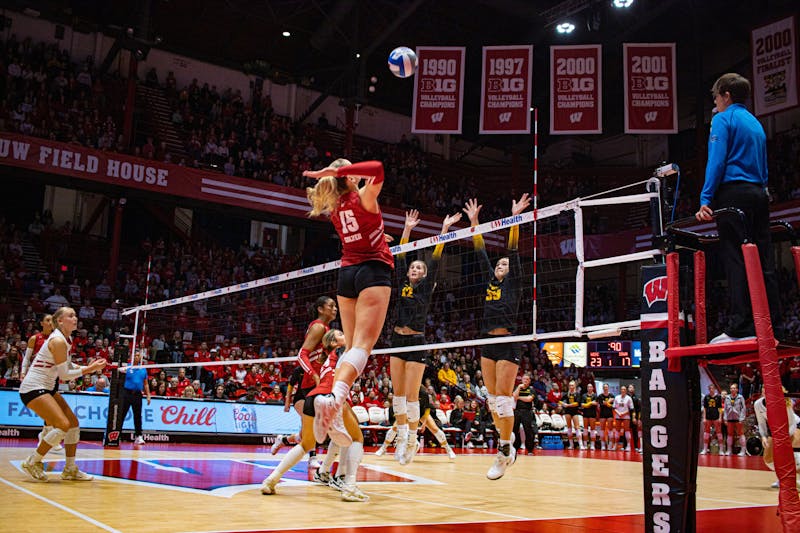 Wisconsin volleyball sweeps three Big Ten rivals, builds momentum for ...