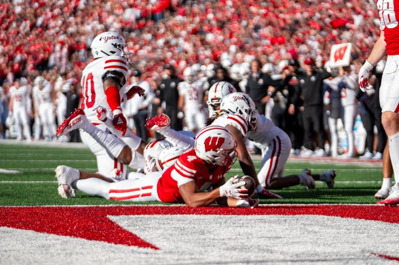 PHOTOS: Badgers beat South Dakota Coyotes 27-13 - The Daily Cardinal