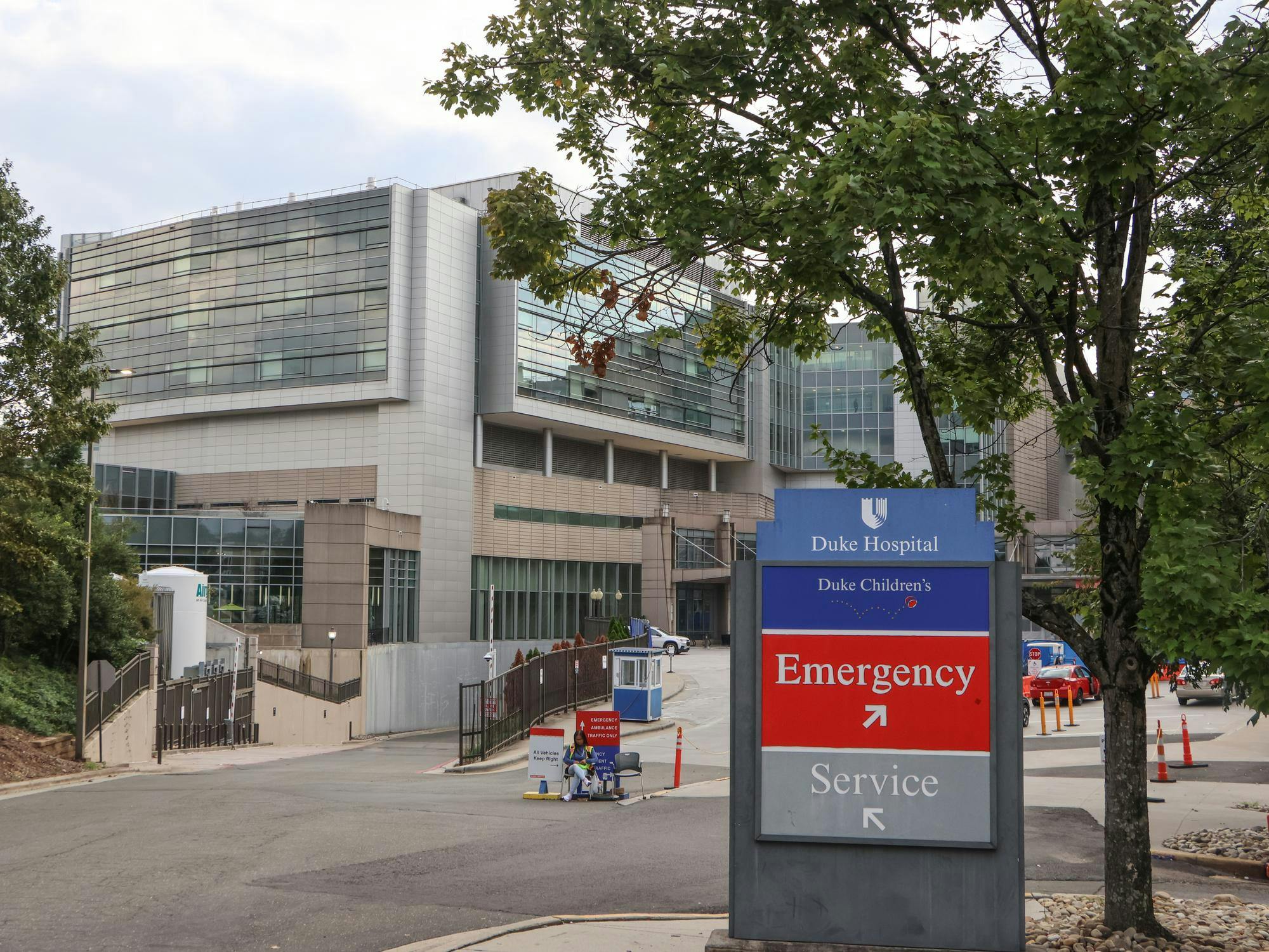 Burst pipe floods Duke University Hospital emergency room, repair ...