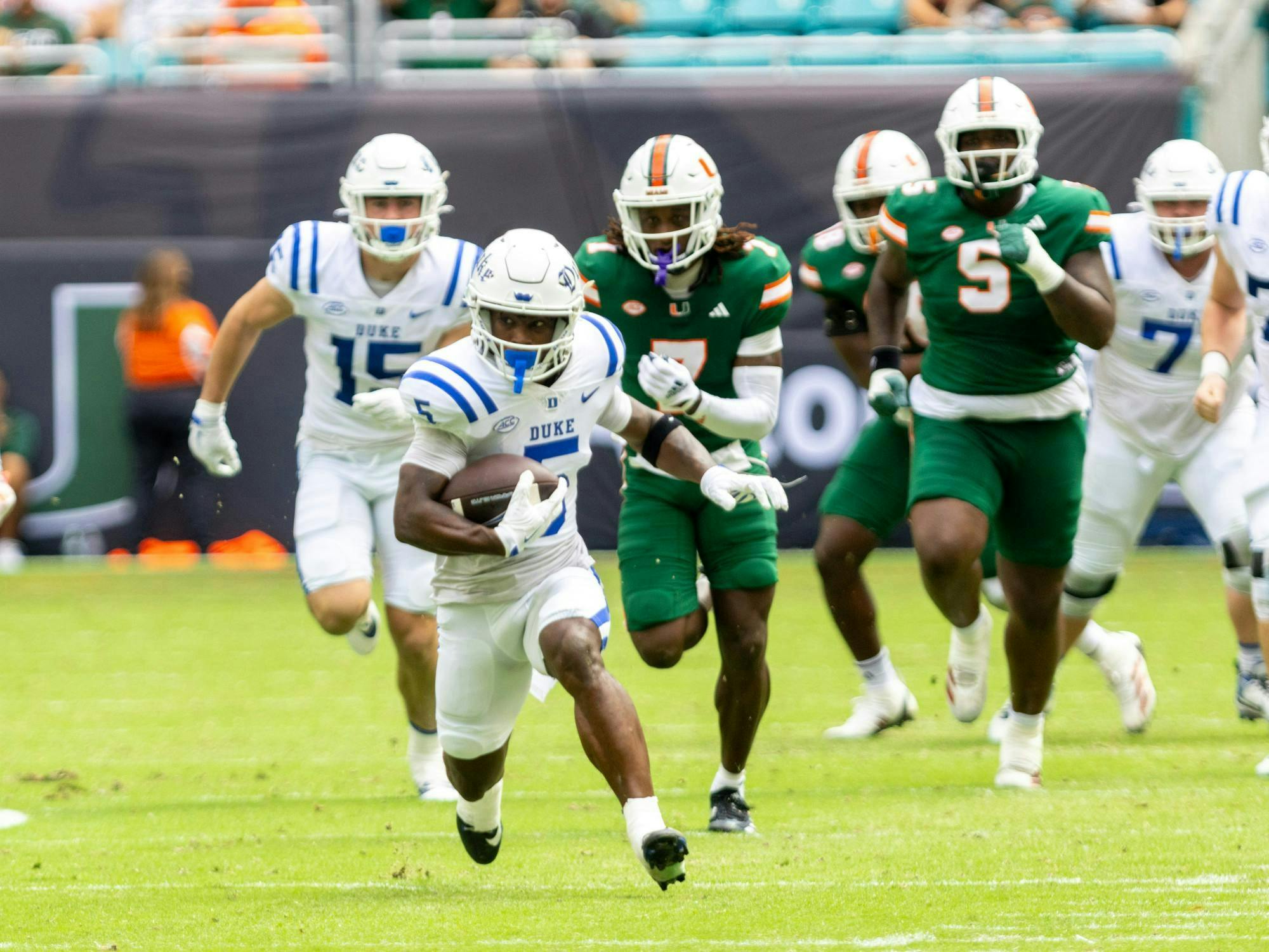 Trump signs executive order governing NIL, revenue-sharing in college ...