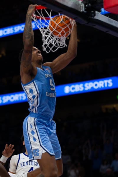Lewis-UNC-UK-BBALL-23-44.jpg