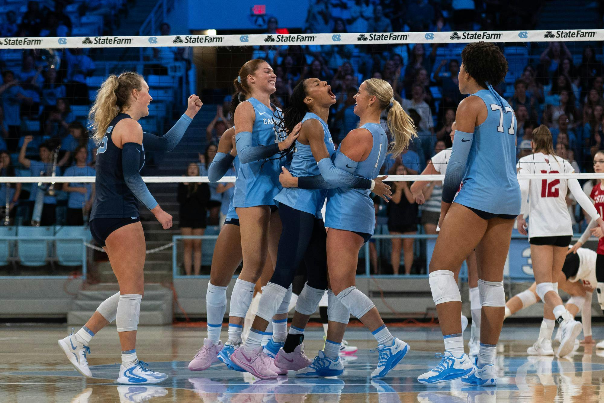 UNC volleyball utilizes team connection in win over N.C. State - Daily ...