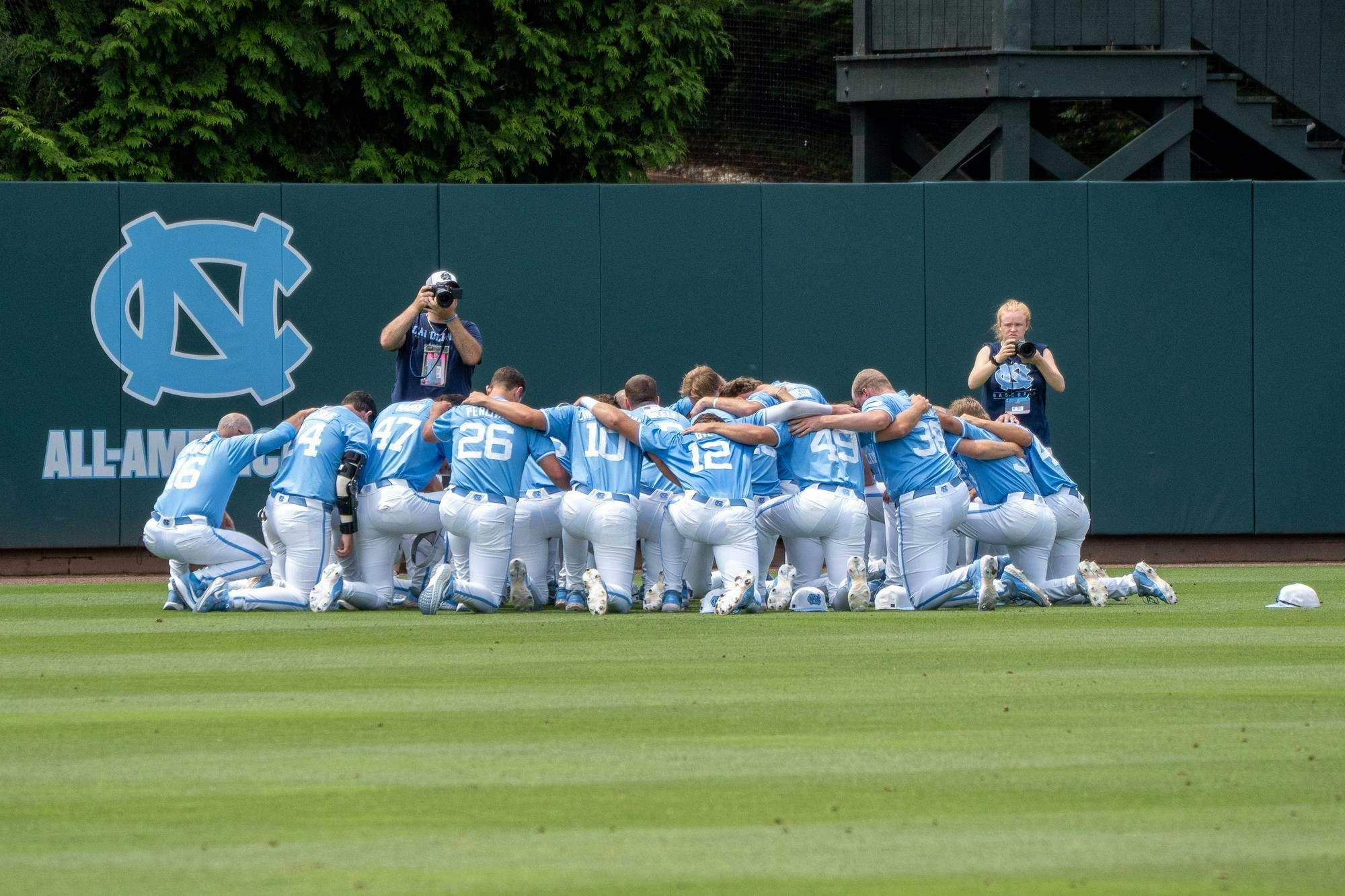 No. 5 seed UNC baseball loses, 4-3, to Arizona in game three of Super ...