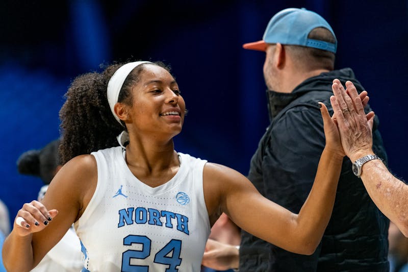 Indya Nivar's fourth quarter surge lifts Tar Heels to key road win at ...