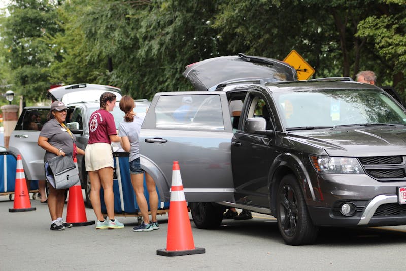 MOVE-IN 2021: Waving goodbye from the Historic Neighborhood - Elon News ...