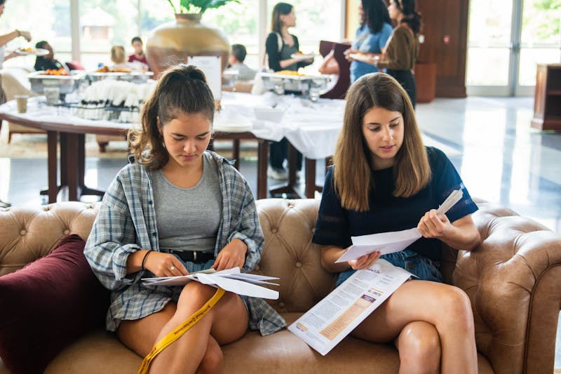 Elon University international students wrap up orientation - Elon News ...