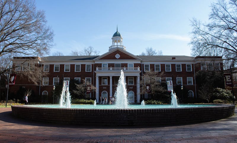 1,700 students commit to Elon University on decision day - Elon News ...