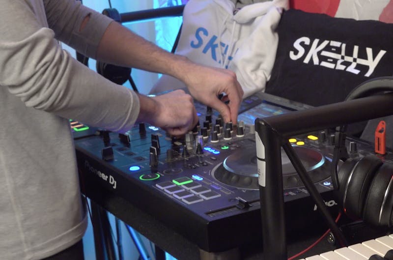 Elon University DJs electrify college party scene - Elon News Network