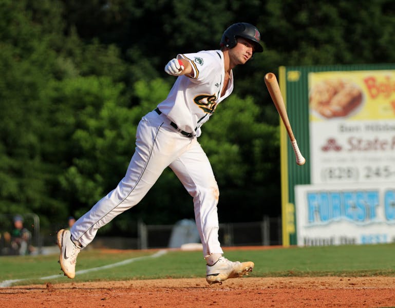 Elon baseball player spends summer with Forest City Owls - Elon News ...