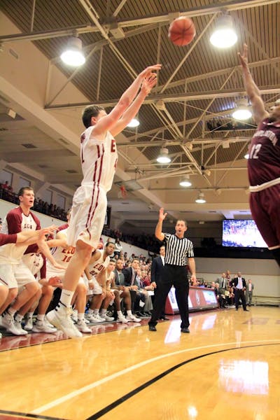 Elon falls late to JMU in men's basketball - Elon News Network