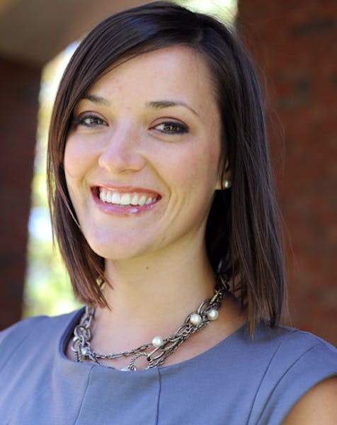 Hilary Corna dares Elon students to reach beyond limits, achieve more ...