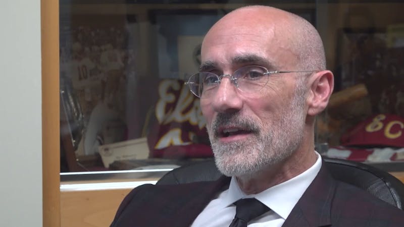 Elon’s Fall Convocation speaker speaks on finding happiness - Elon News ...