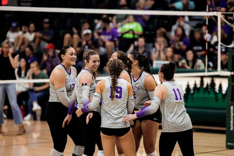 Trojans volleyball digs in to fight through a tough season - The Echo