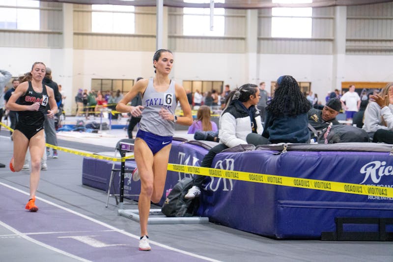 Taylor women’s track stays united through challenging schedule - The Echo