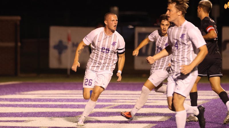 Taylor men’s soccer prepares for conference play - The Echo