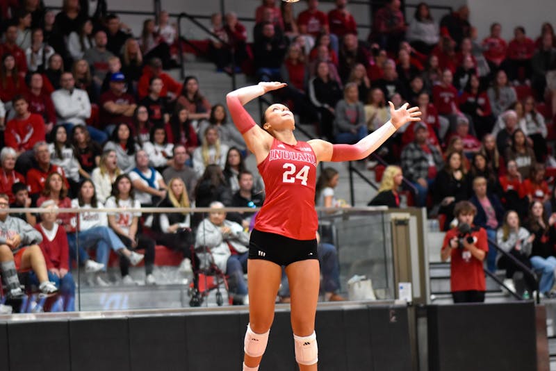 No. 15 Indiana volleyball sweeps Illinois, matches single-season win ...