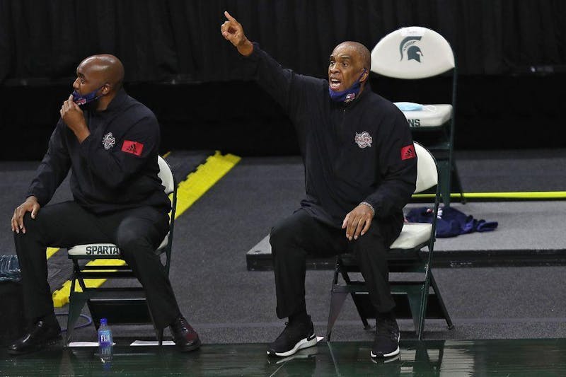 Former Indiana men’s basketball head coach Mike Davis parts ways with ...