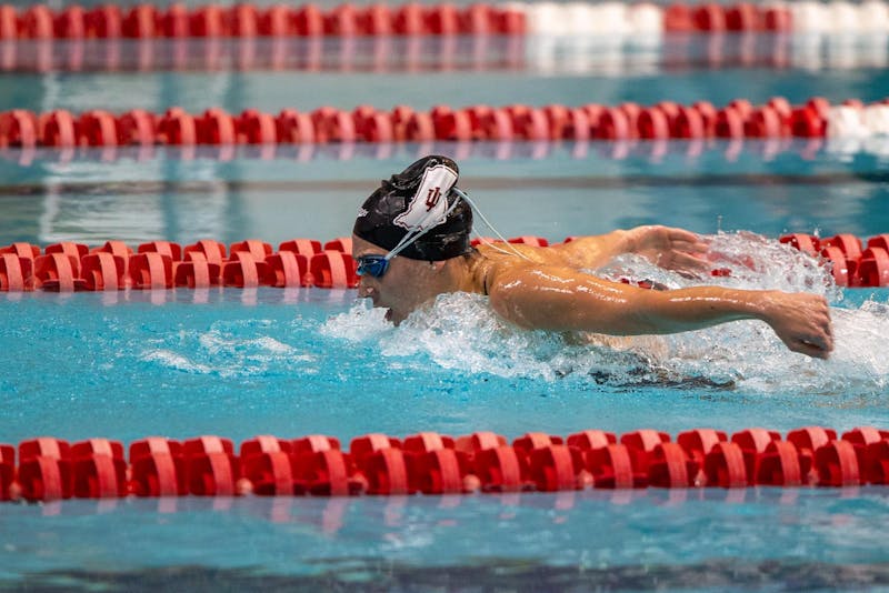 Indiana women’s swimming begins season with victory over Notre Dame ...