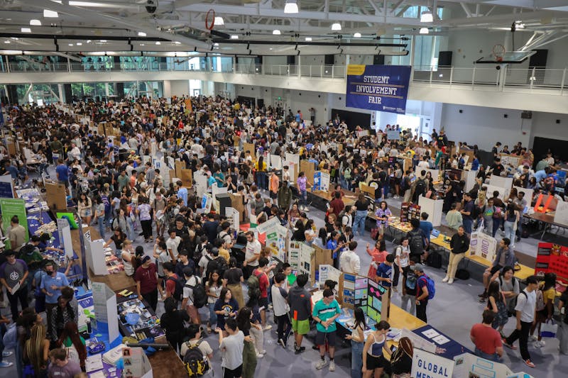 Students find ways to get engaged at the Student Involvement Fair - The ...