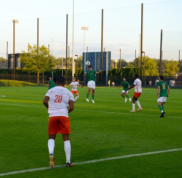 Notre Dame outlasts Clemson in wild start to ACC play - The Observer