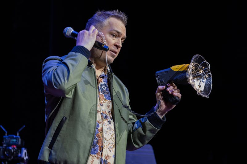 Magician Michael Kent stuns students at Siblings Weekend - The Post