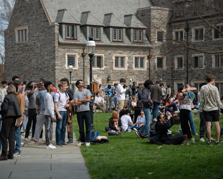 This Week in Photos: Solar eclipse at Princeton - The Princetonian