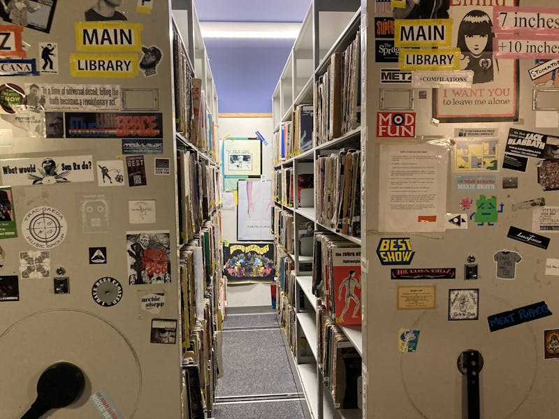 In the stacks: New WPRB DJs give a studio tour - The Princetonian