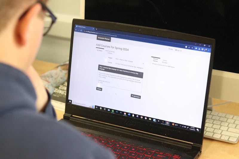 Faculty senate approves American Sign Language classes for Carolina ...