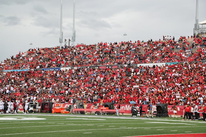 Lobos stomp Aggies in front of 37,000 - The Daily Lobo