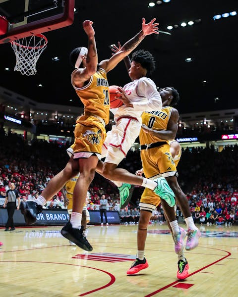 Lobo men’s basketball mounts 15-point comeback against Hornets - The ...